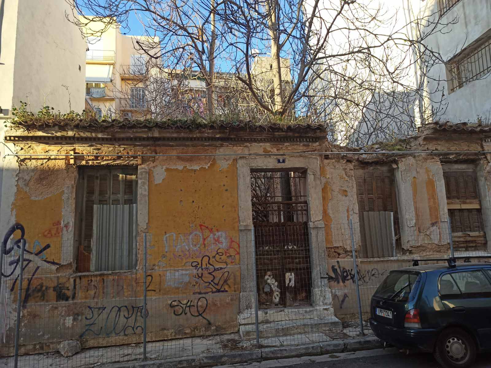Αθήνα: Έκκληση για απεγκλωβισμό γατιών από εγκαταλελειμμένο σπίτι στο ...